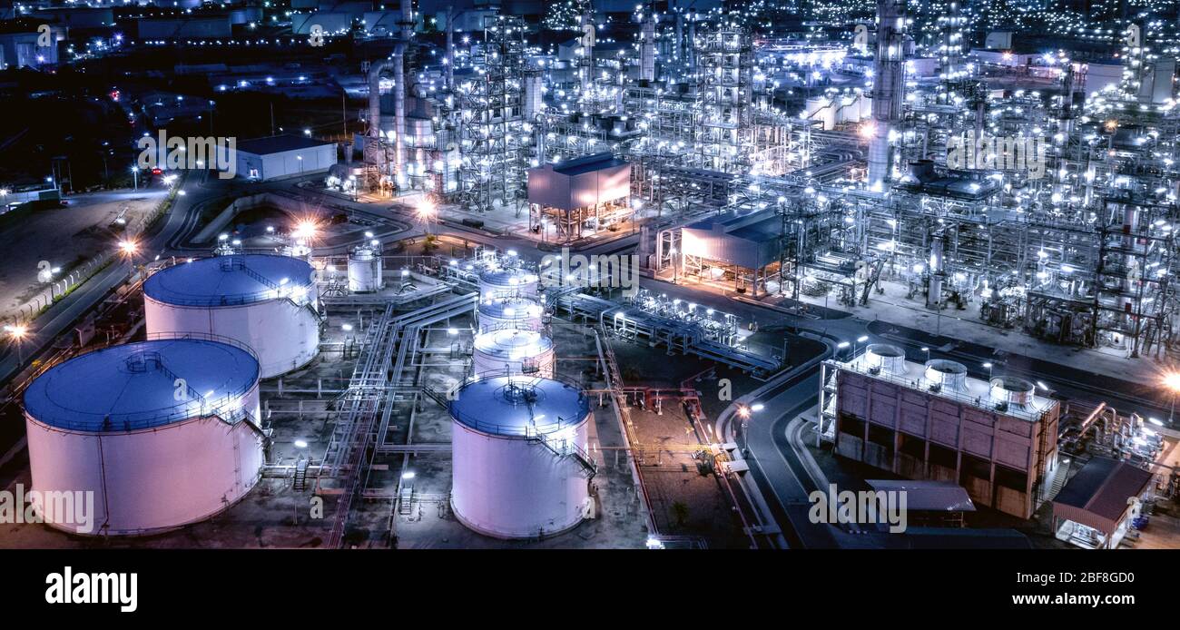 Large oil refinery industrial estates. Fuel refinery industry at night Stock Photo - Alamy