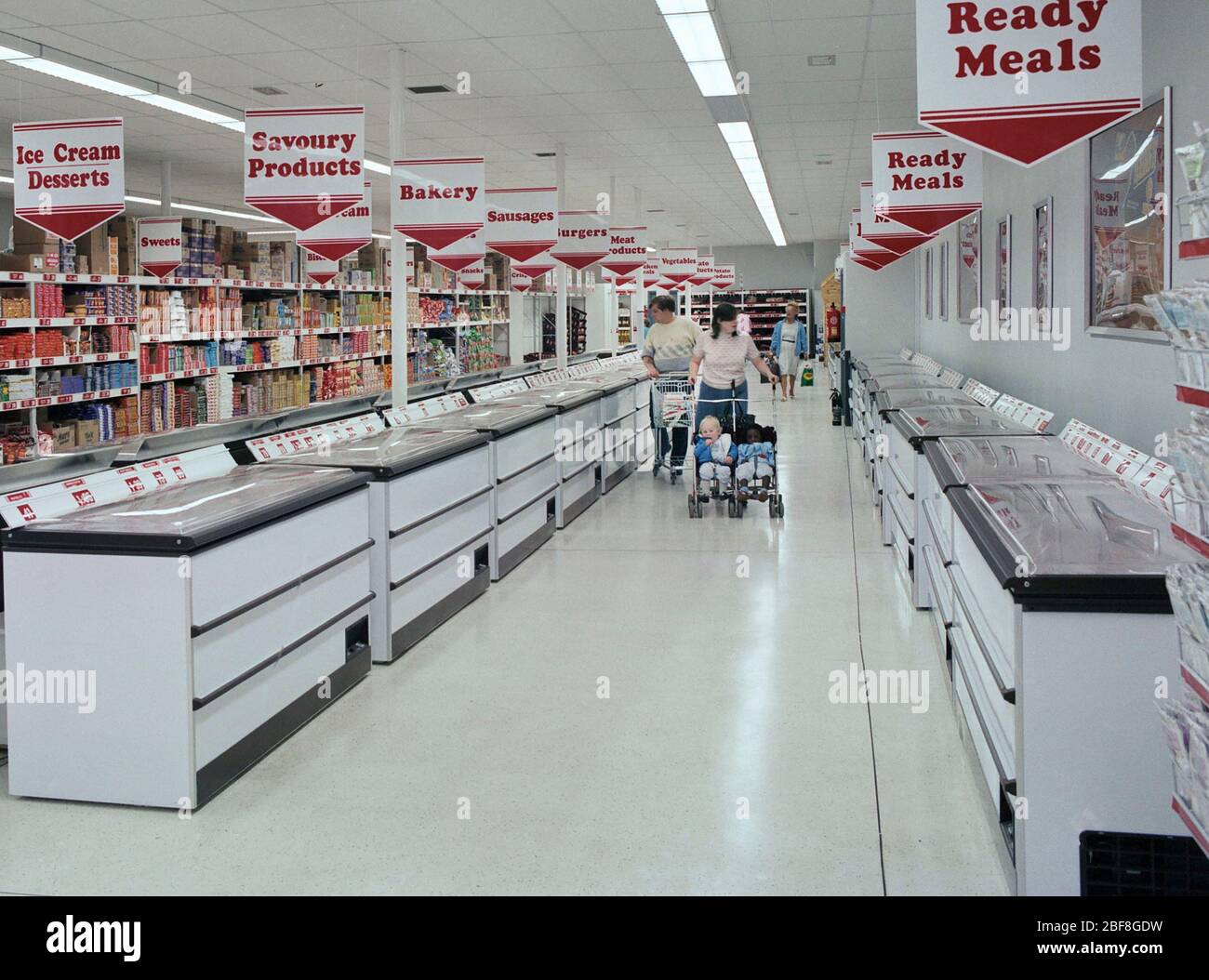 1987 Kwik Save supermarket, Tottenham, London,UK Stock Photo - Alamy
