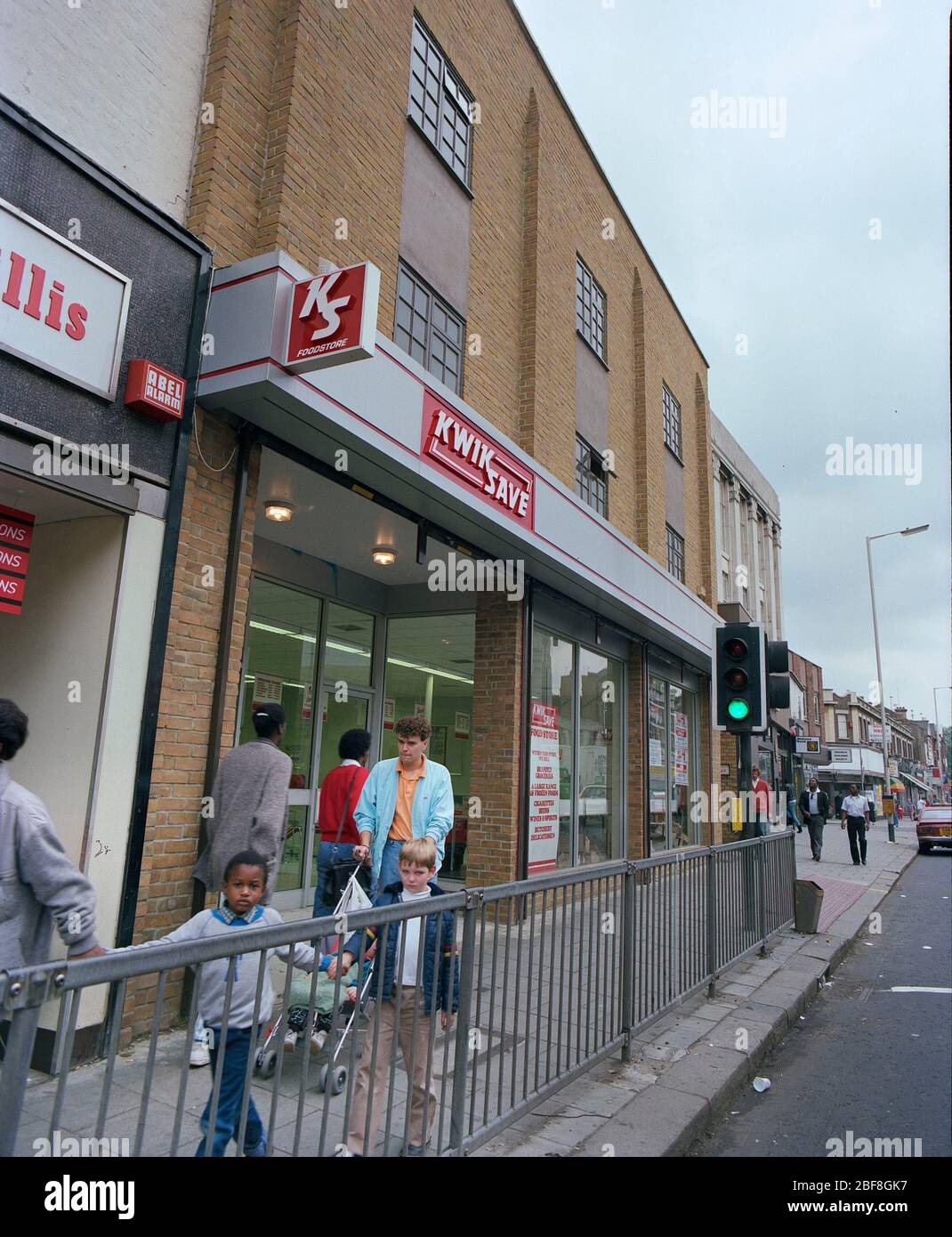 1987 Kwik Save supermarket, Tottenham, London,UK Stock Photo - Alamy