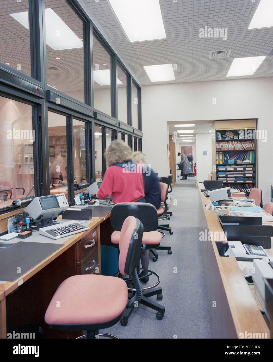 Bank interior uk 1980s hi-res stock photography and images - Alamy