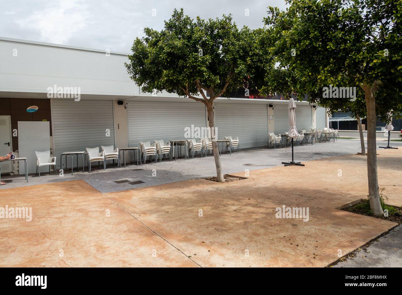 bar closed for business Stock Photo - Alamy