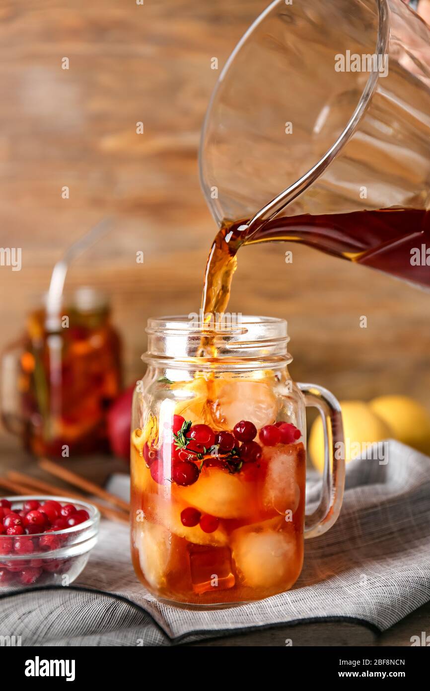 Ice tea pouring glass cubes hi-res stock photography and images - Alamy