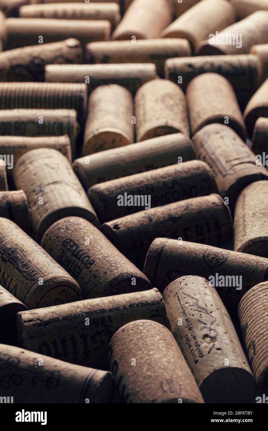 Circle cork texture hi-res stock photography and images - Alamy