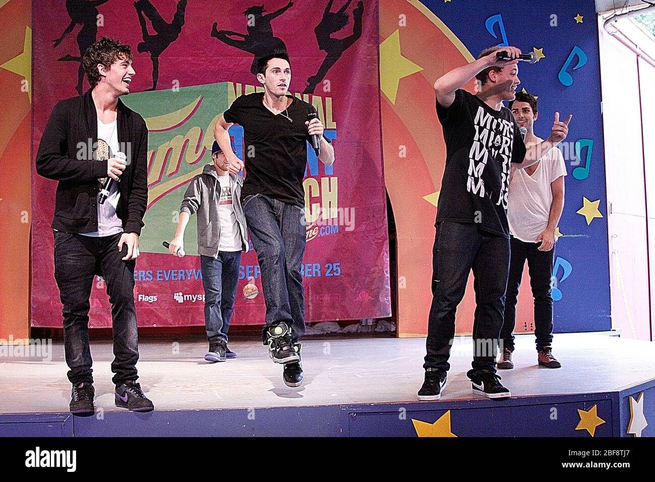 V factory hi-res stock photography and images - Alamy