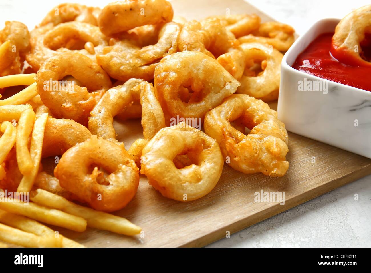 Crispy onion rings, french fries and sauce on table Stock Photo - Alamy