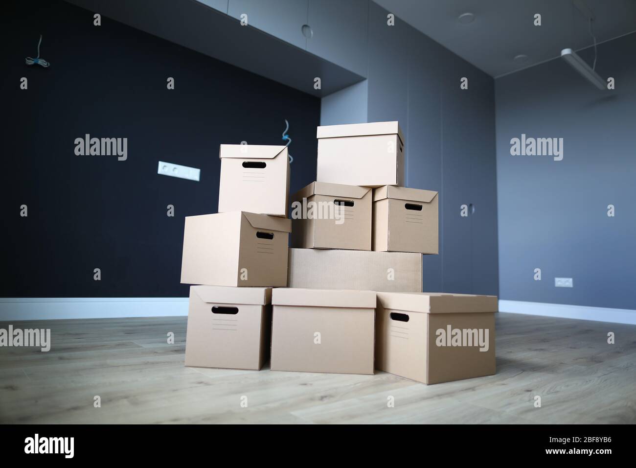 Interior an empty apartment, in center are boxes Stock Photo - Alamy