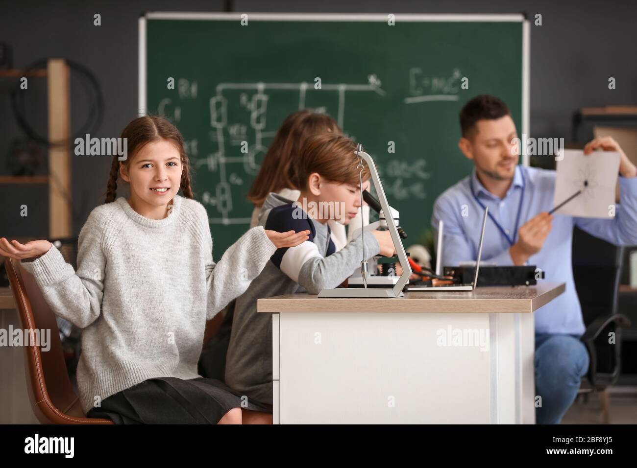 Pupils at physics lesson in classroom Stock Photo - Alamy