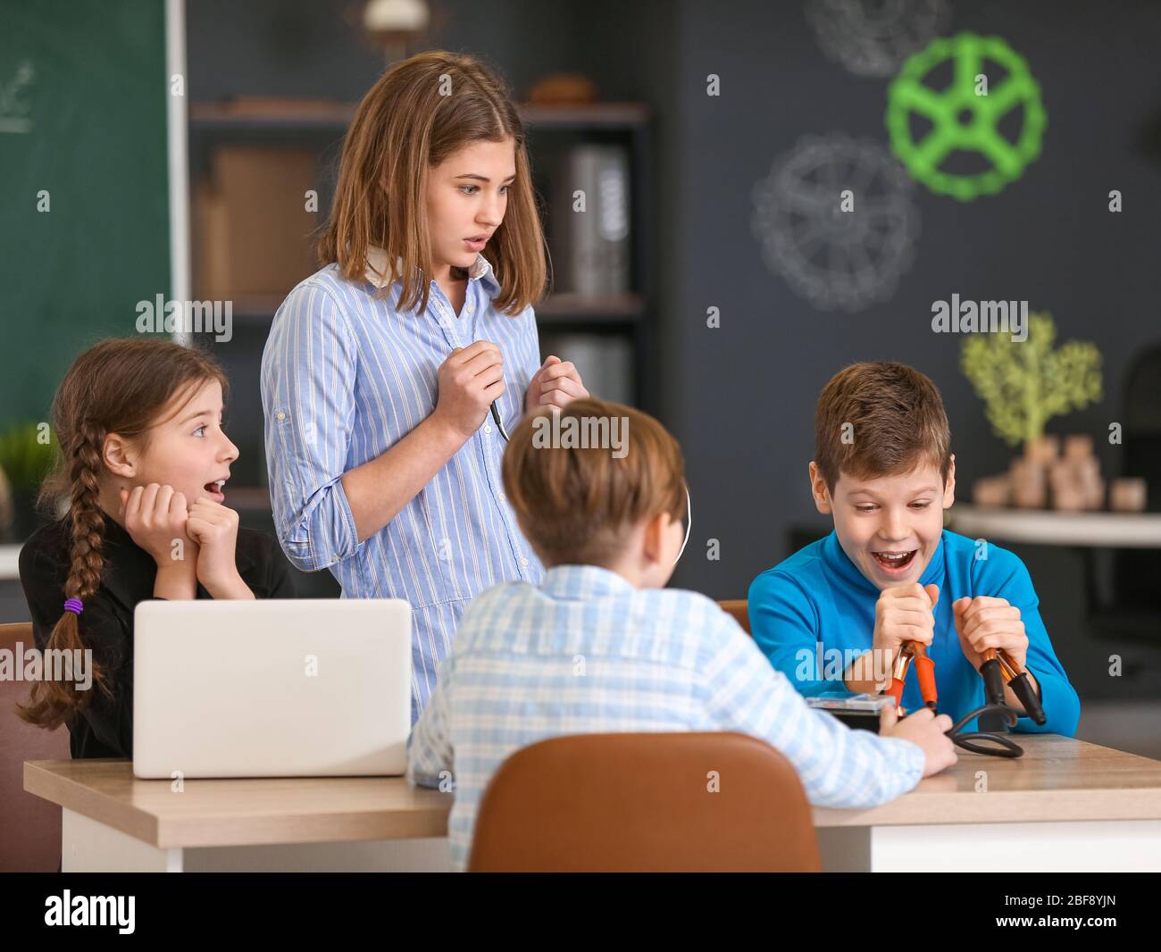 Pupils at physics lesson in classroom Stock Photo - Alamy