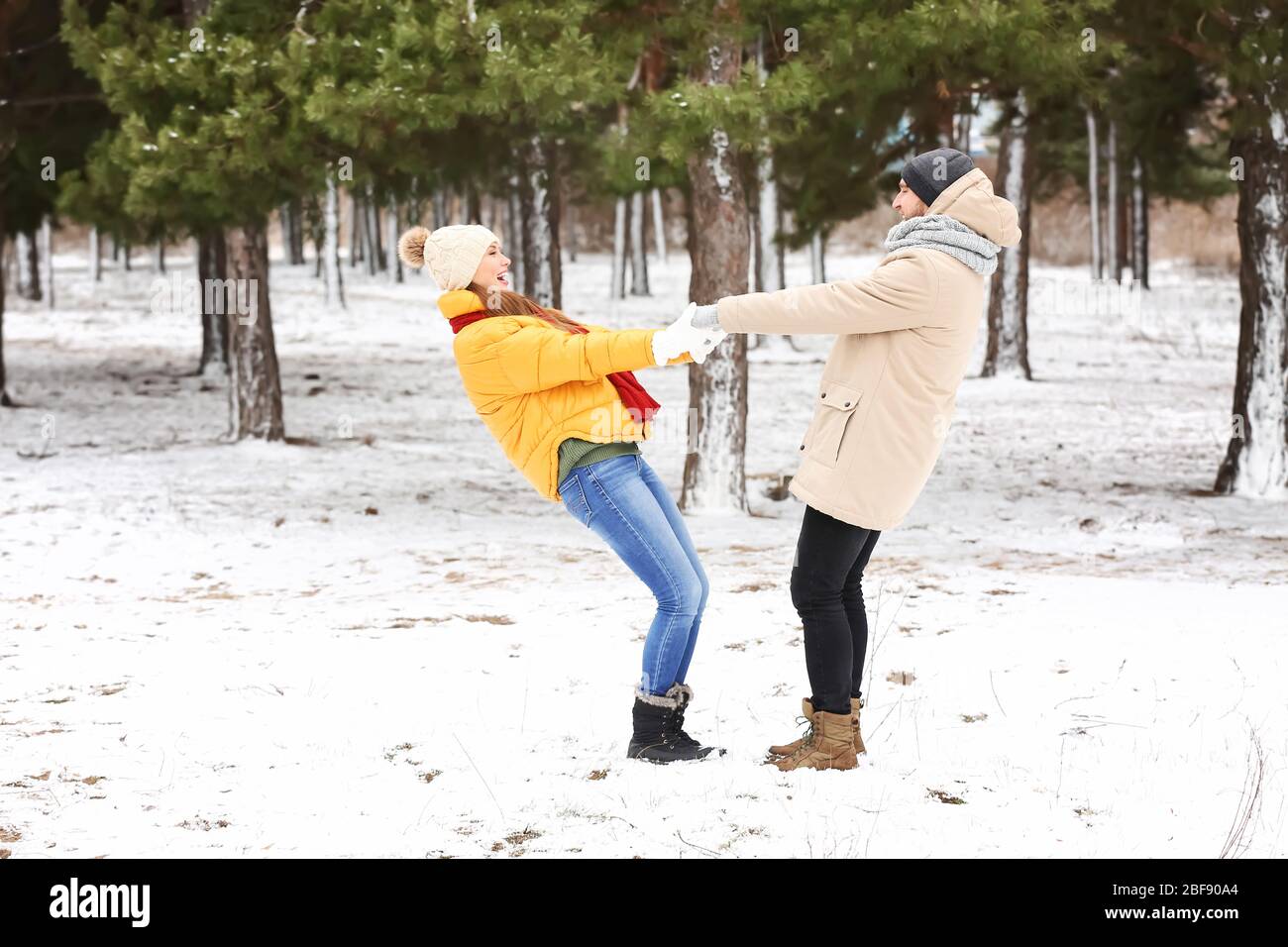 Couple dancing in snow hi-res stock photography and images - Alamy
