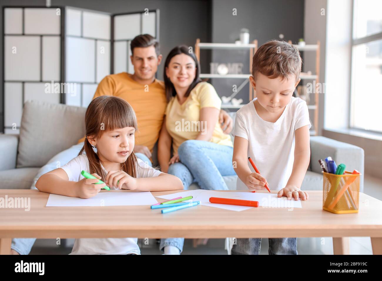Little children drawing pictures at home Stock Photo - Alamy