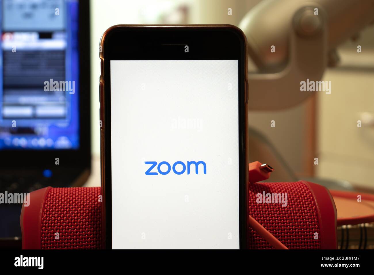Zoom logo hi-res stock photography and images - Alamy