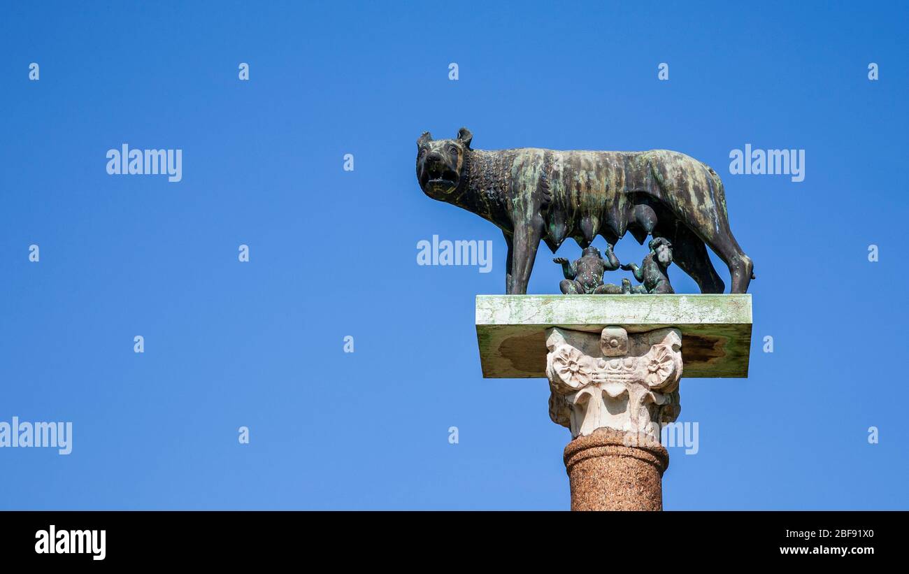 Romulus and remus statue hi-res stock photography and images - Alamy