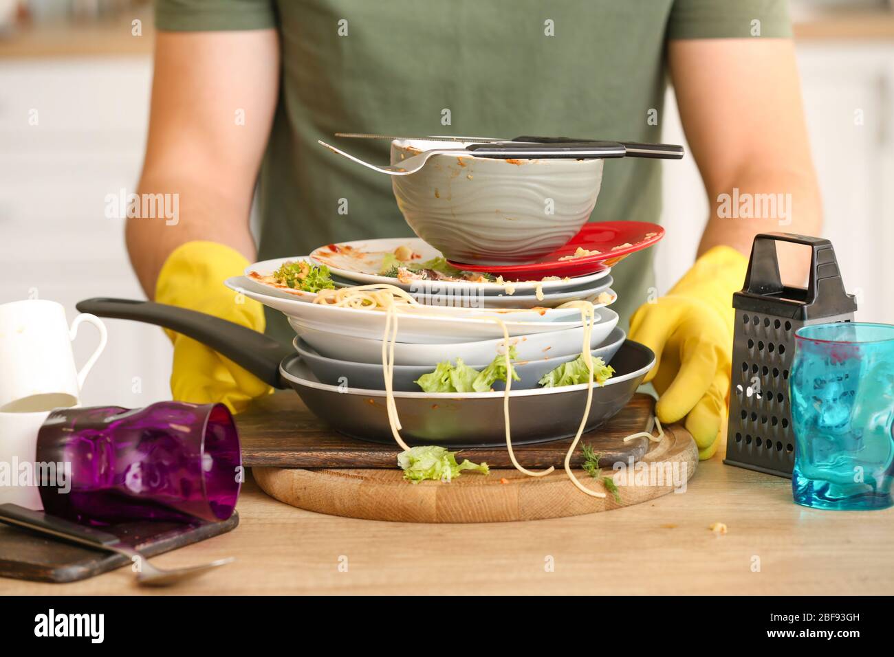 Man washing dirt dishes in hi-res stock photography and images - Alamy