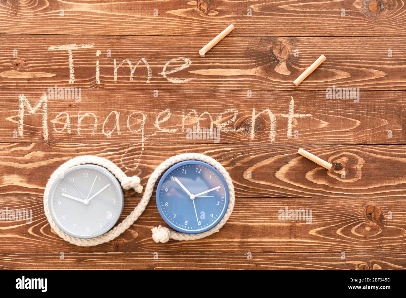 Text time management on wooden hi-res stock photography and images - Alamy