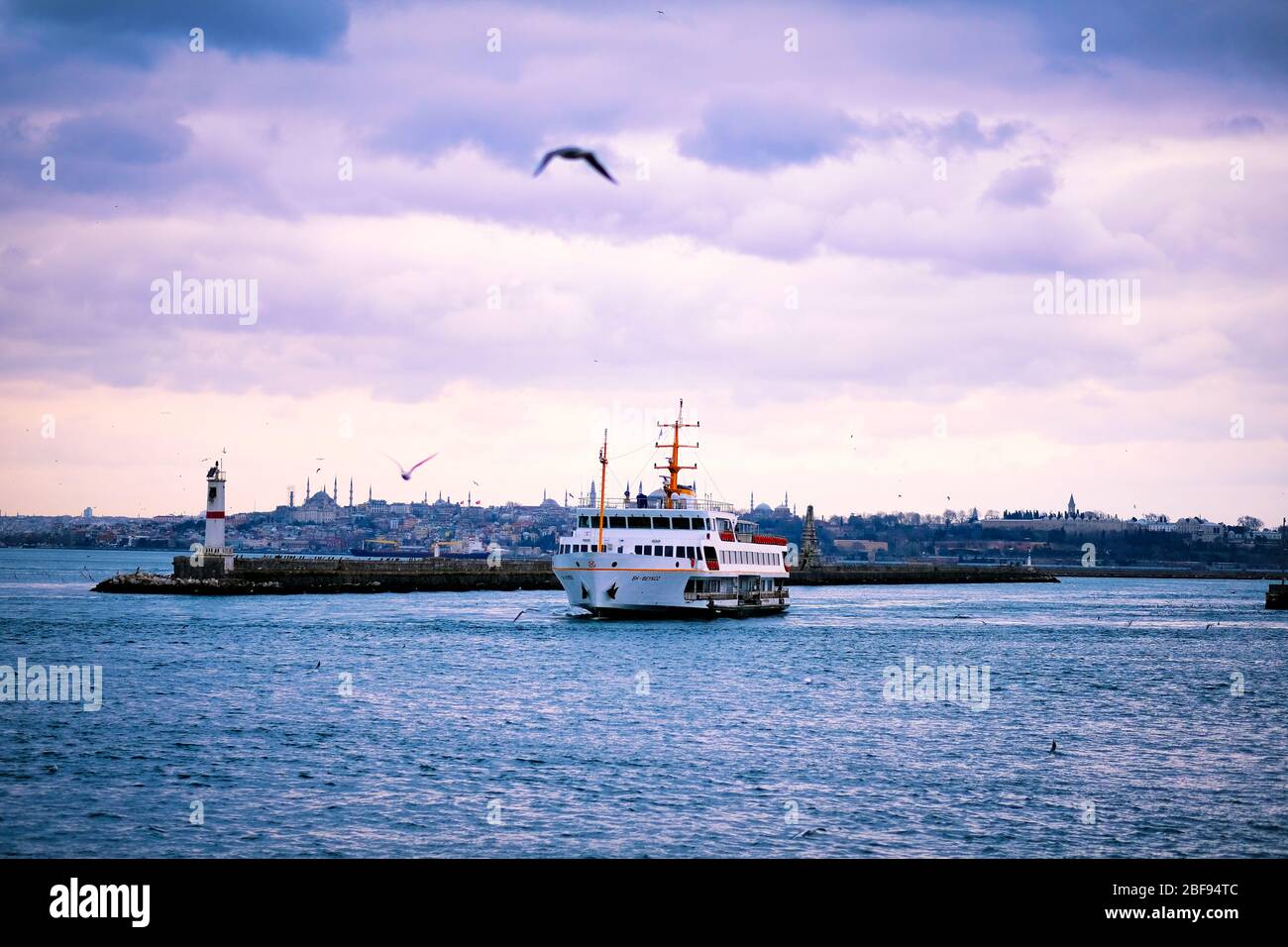 İDO Ferries carrying passengers in Istanbul Strait Stock Photo - Alamy