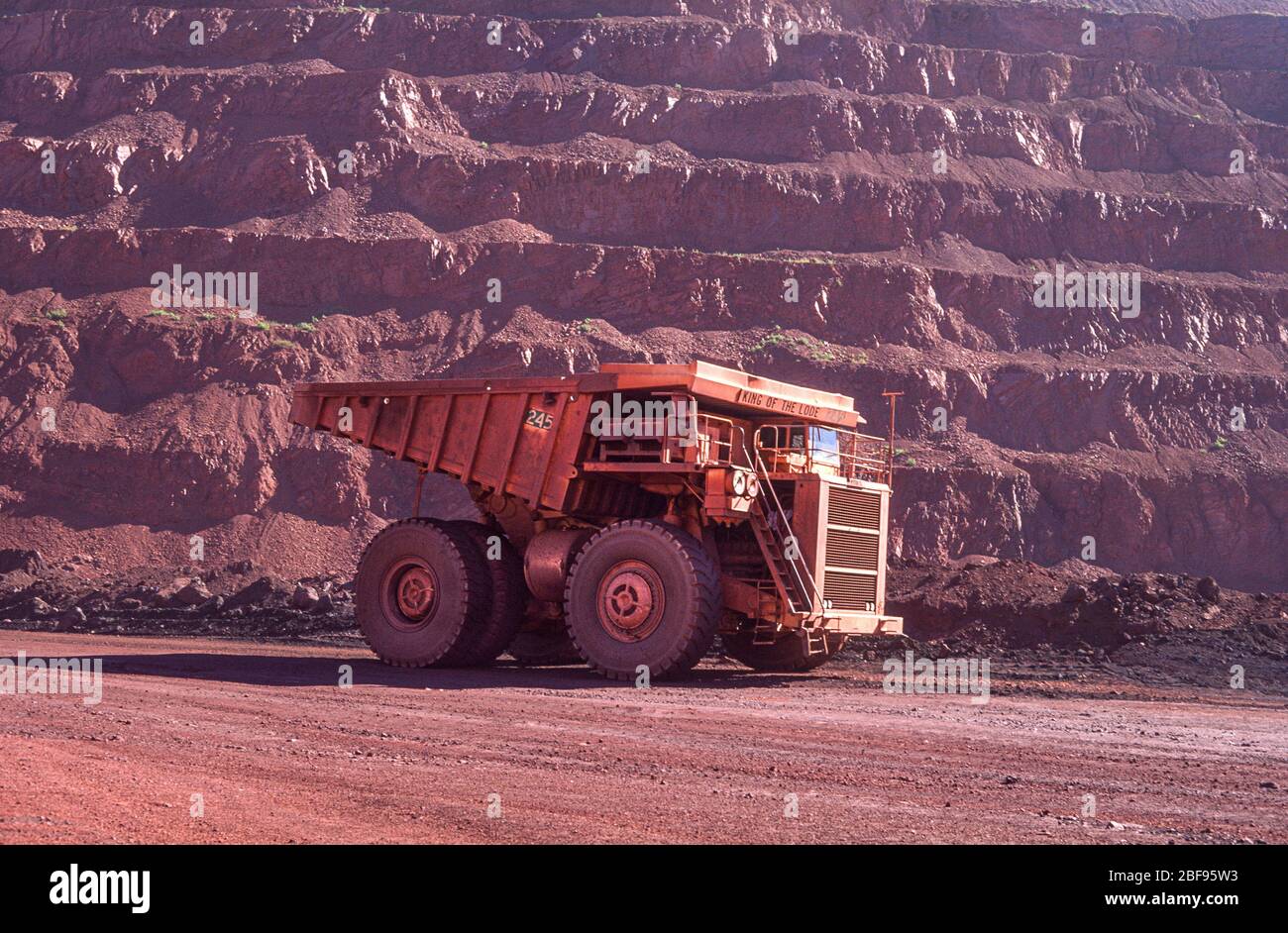 Mount newman 90s hi-res stock photography and images - Alamy