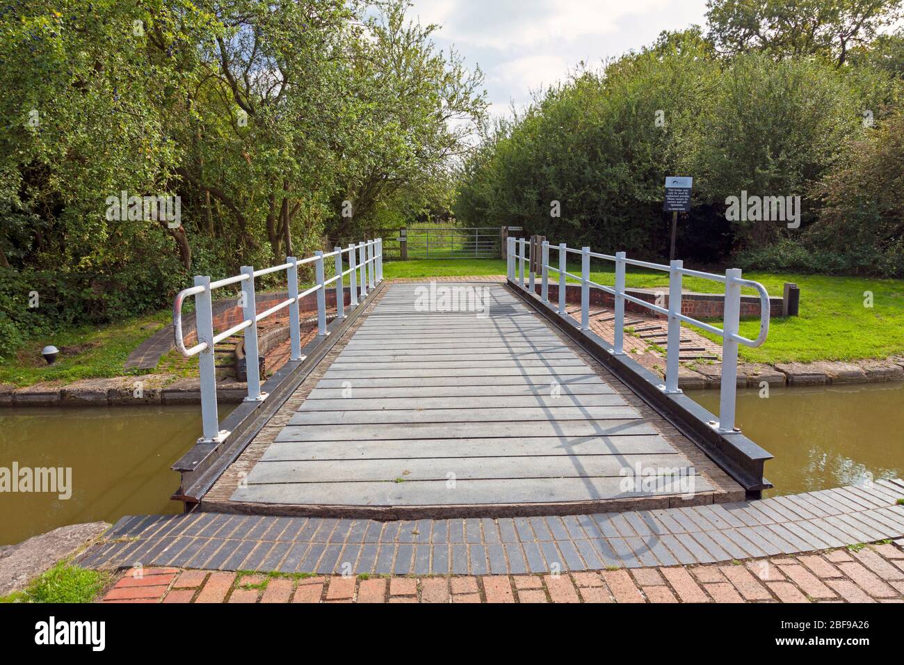 Pivot bridge hi-res stock photography and images - Alamy