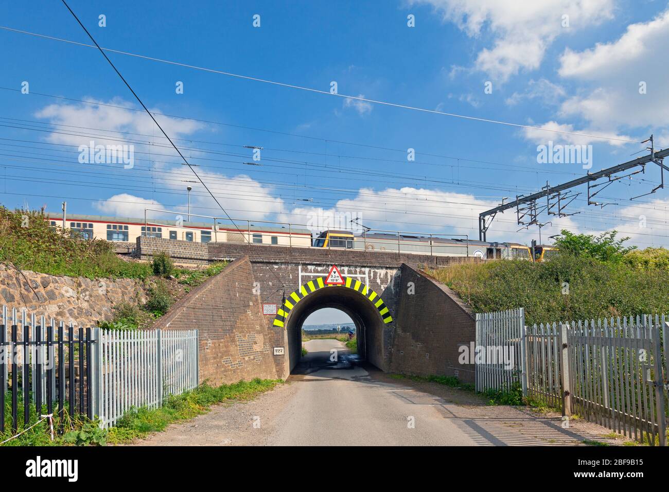 England, Buckinghamshire, Ledburn, Mentmore Bridge (scene of the 'Great ...