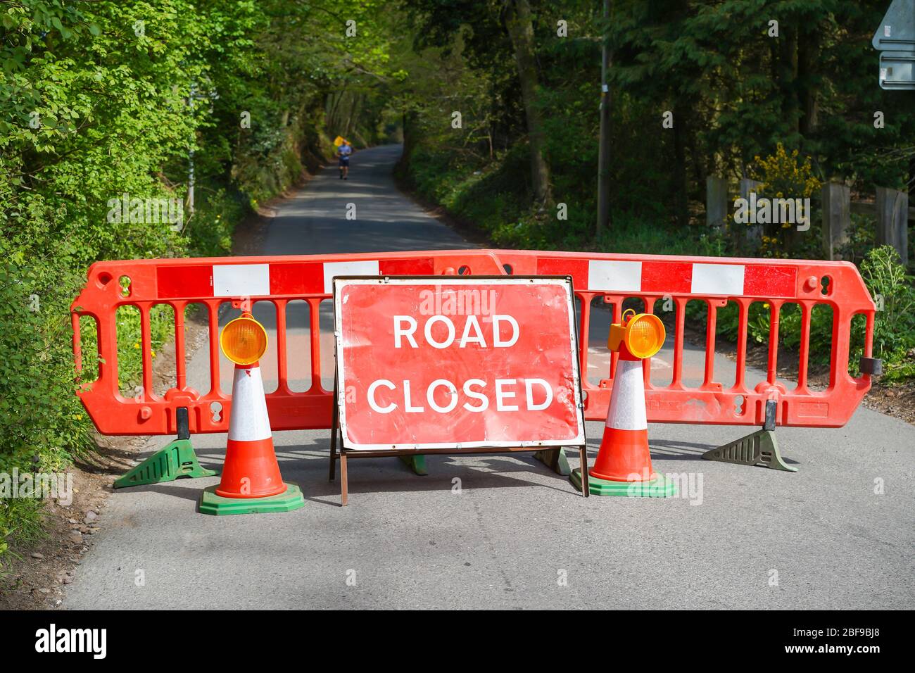 Road closed sign, UK Stock Photo - Alamy