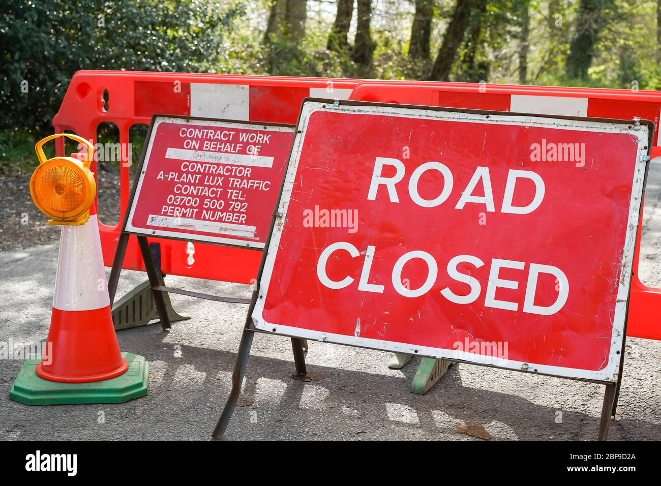 Road closed sign, UK Stock Photo - Alamy