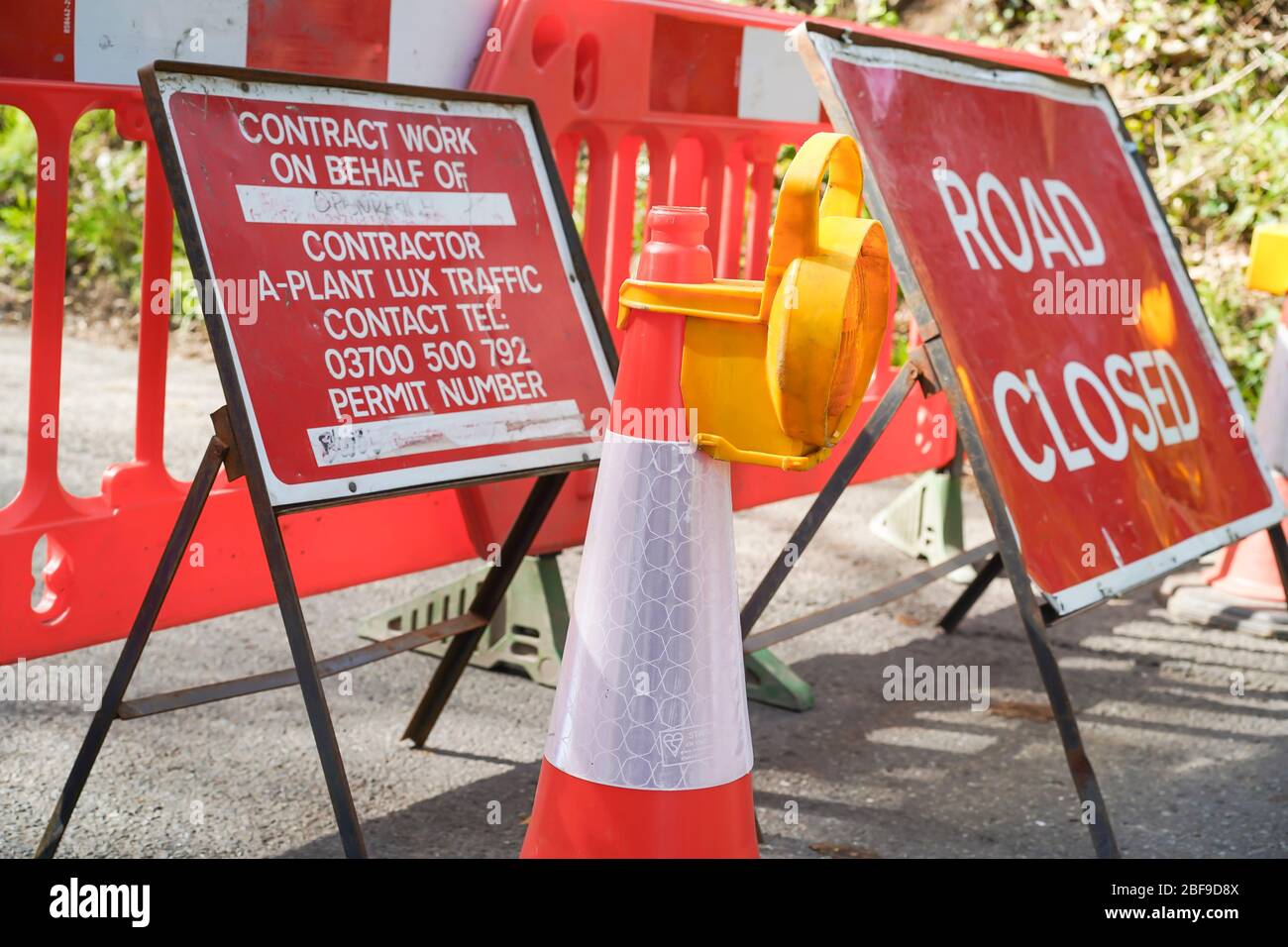 Road closed sign, UK Stock Photo - Alamy