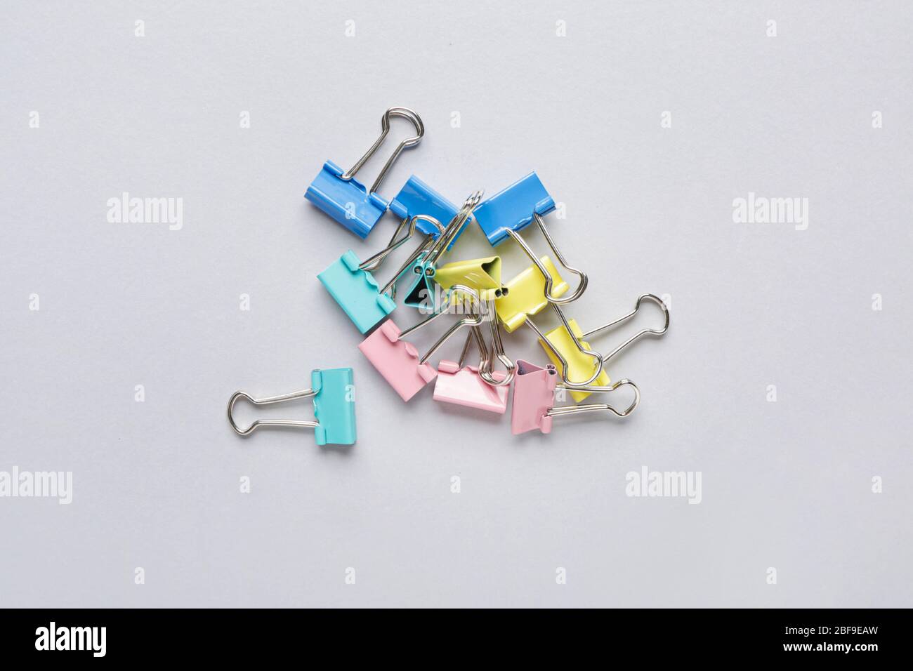 Grey paper clips hi-res stock photography and images - Alamy