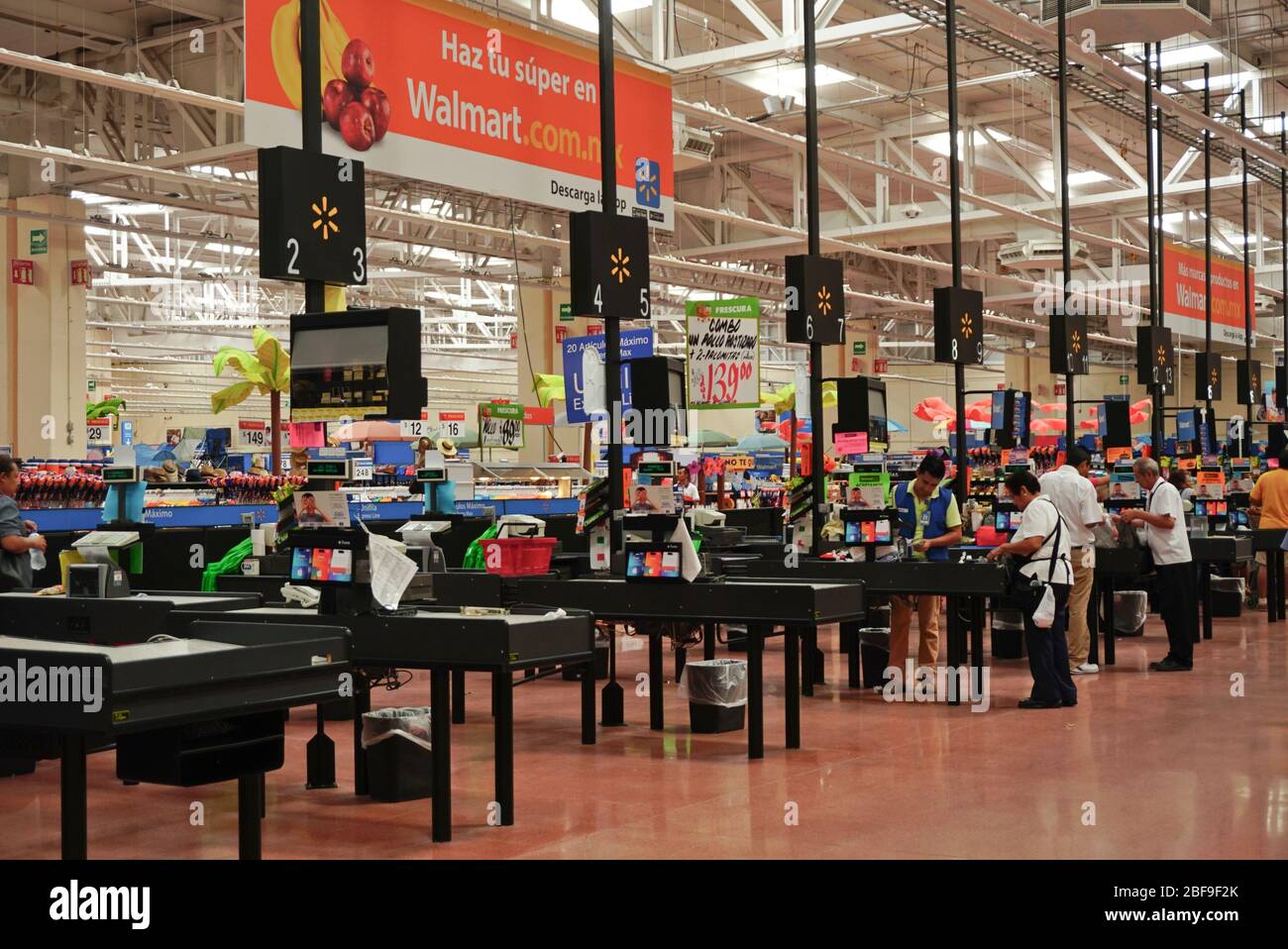 Walmart mexico hi-res stock photography and images - Alamy