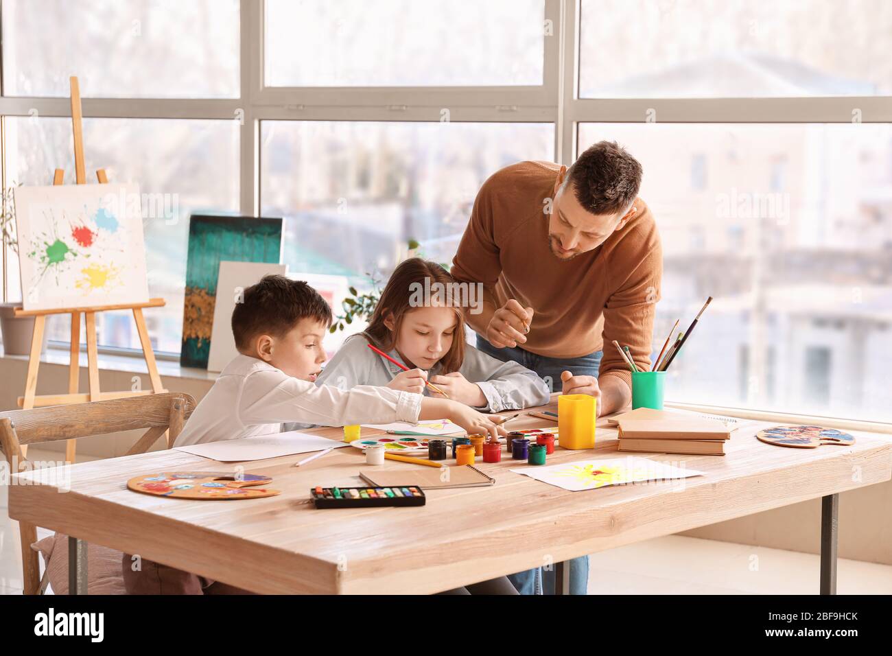 Drawing teacher giving optional classes at school Stock Photo - Alamy