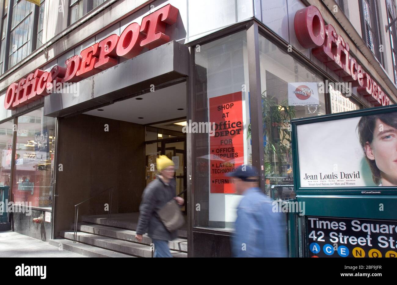 Company owned stores hi-res stock photography and images - Alamy