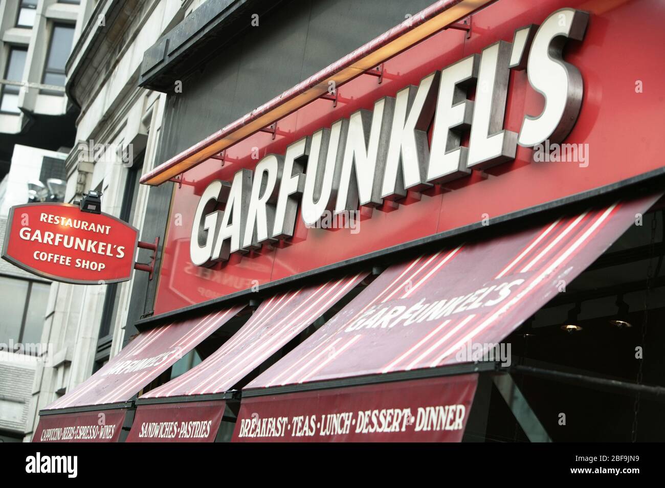 Garfunkels restaurant hi-res stock photography and images - Alamy