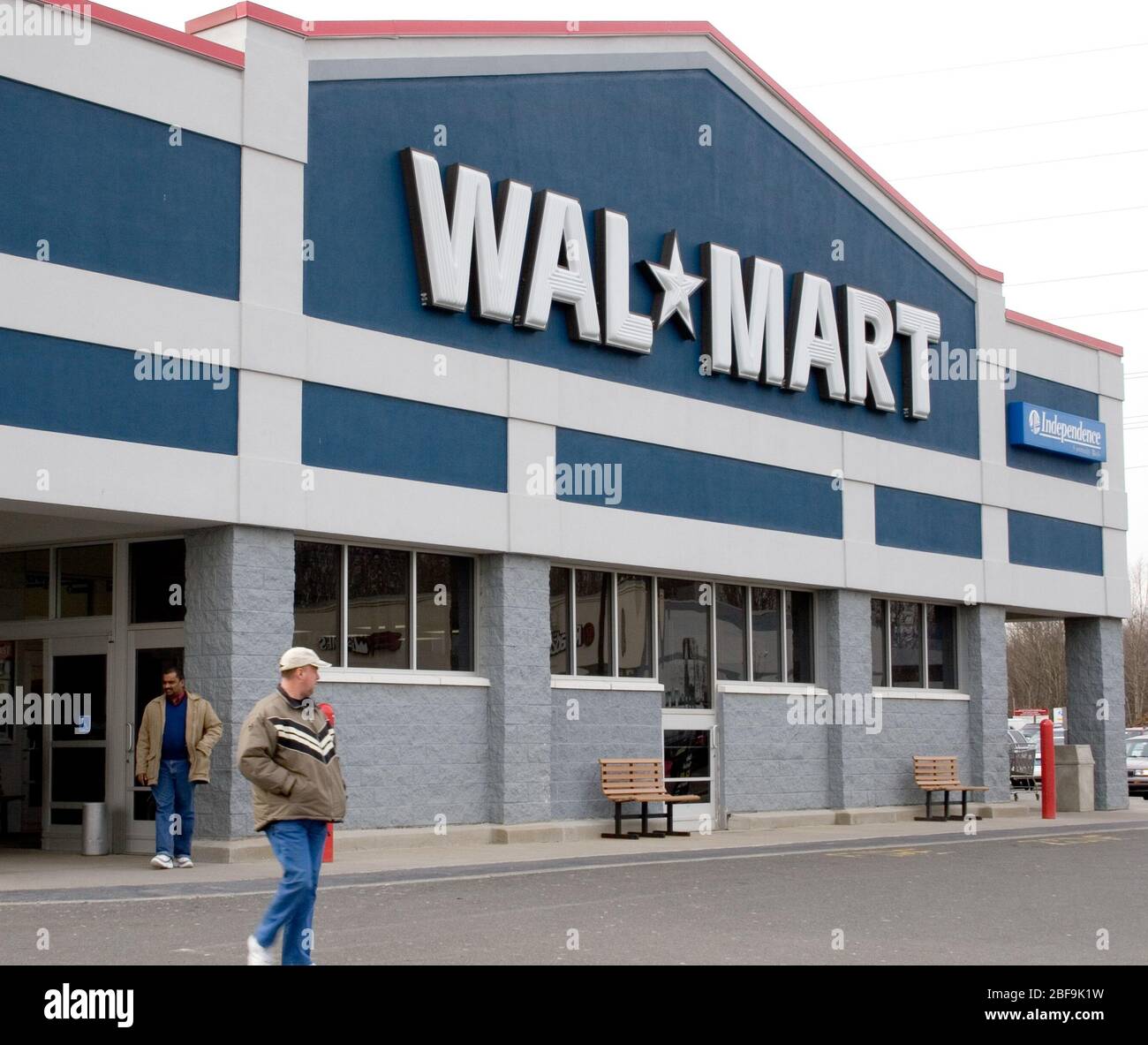 Walmart 2005 hi-res stock photography and images - Alamy
