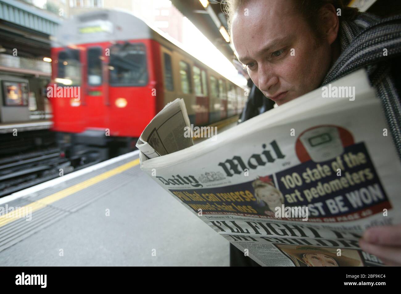 Picture shows: Person reading a Daily Mail newspaper Stock Photo - Alamy