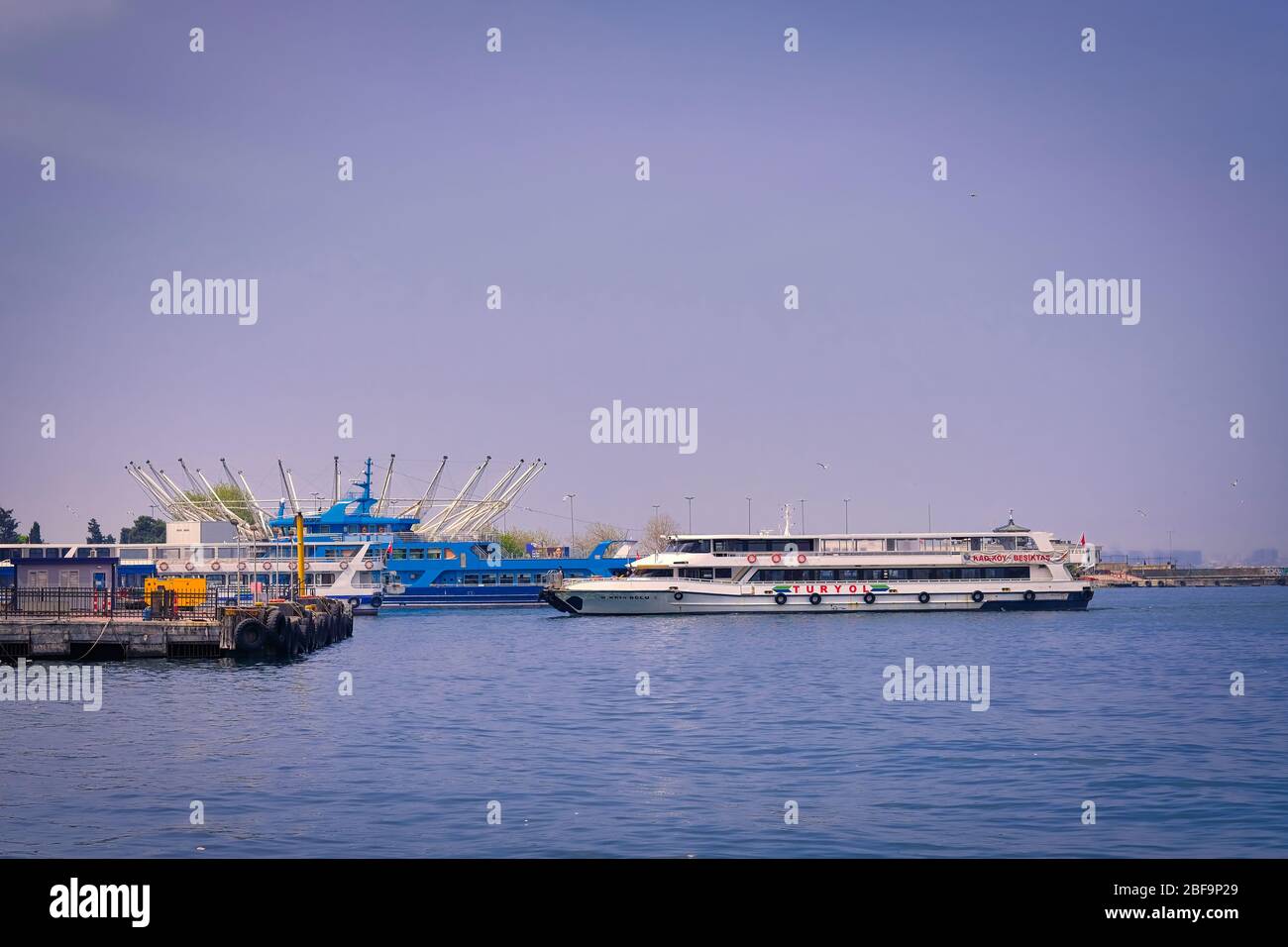 İDO Ferries carrying passengers in Istanbul Strait Stock Photo - Alamy