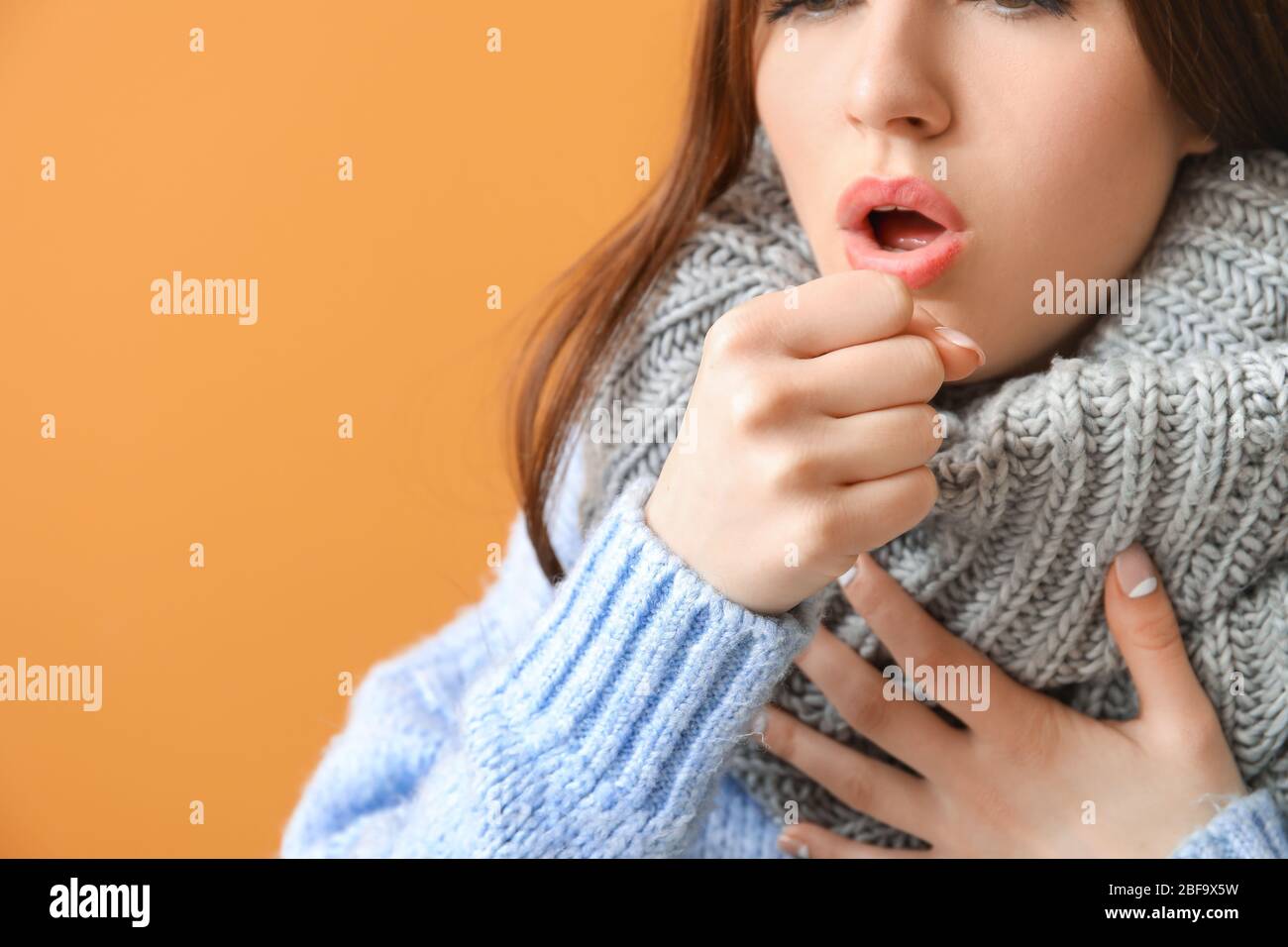 Coughing young woman on color background, closeup Stock Photo - Alamy