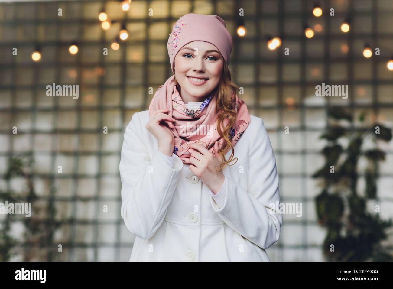 Surprised happy beautiful woman looking sideways in excitement ...