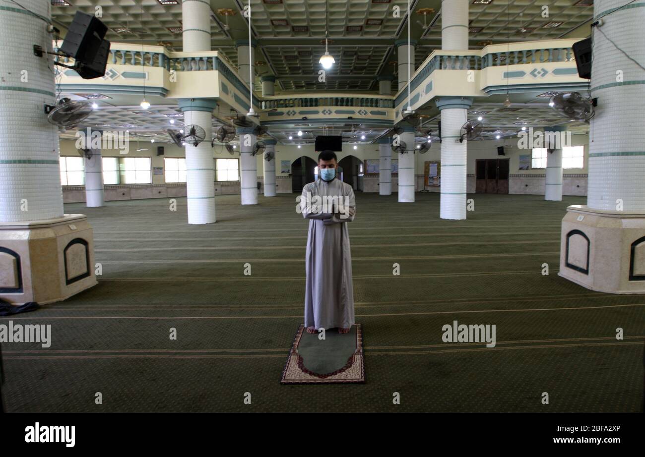 Rafah, Gaza. 17th Apr, 2020. Palestinian Imam Ali Hamdan prays alone at ...