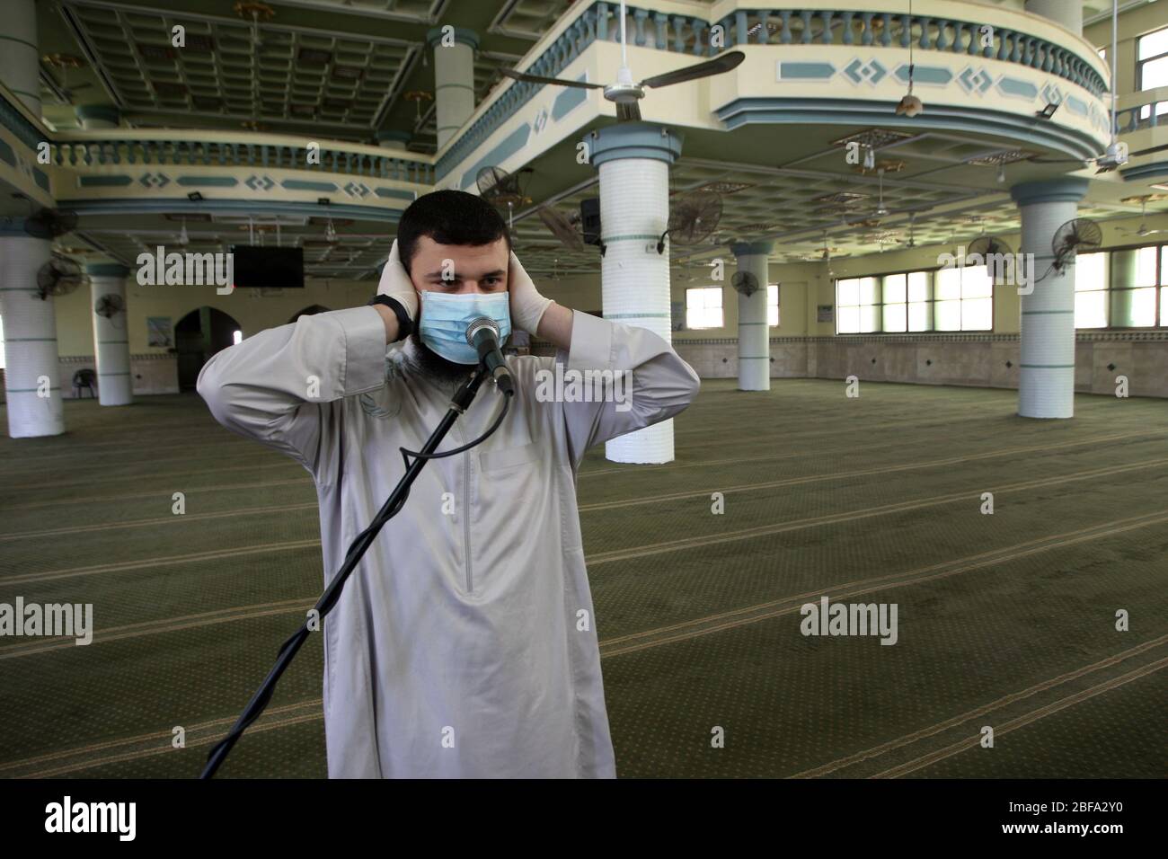 Rafah, Gaza. 17th Apr, 2020. Palestinian Imam Ali Hamdan delivers the ...