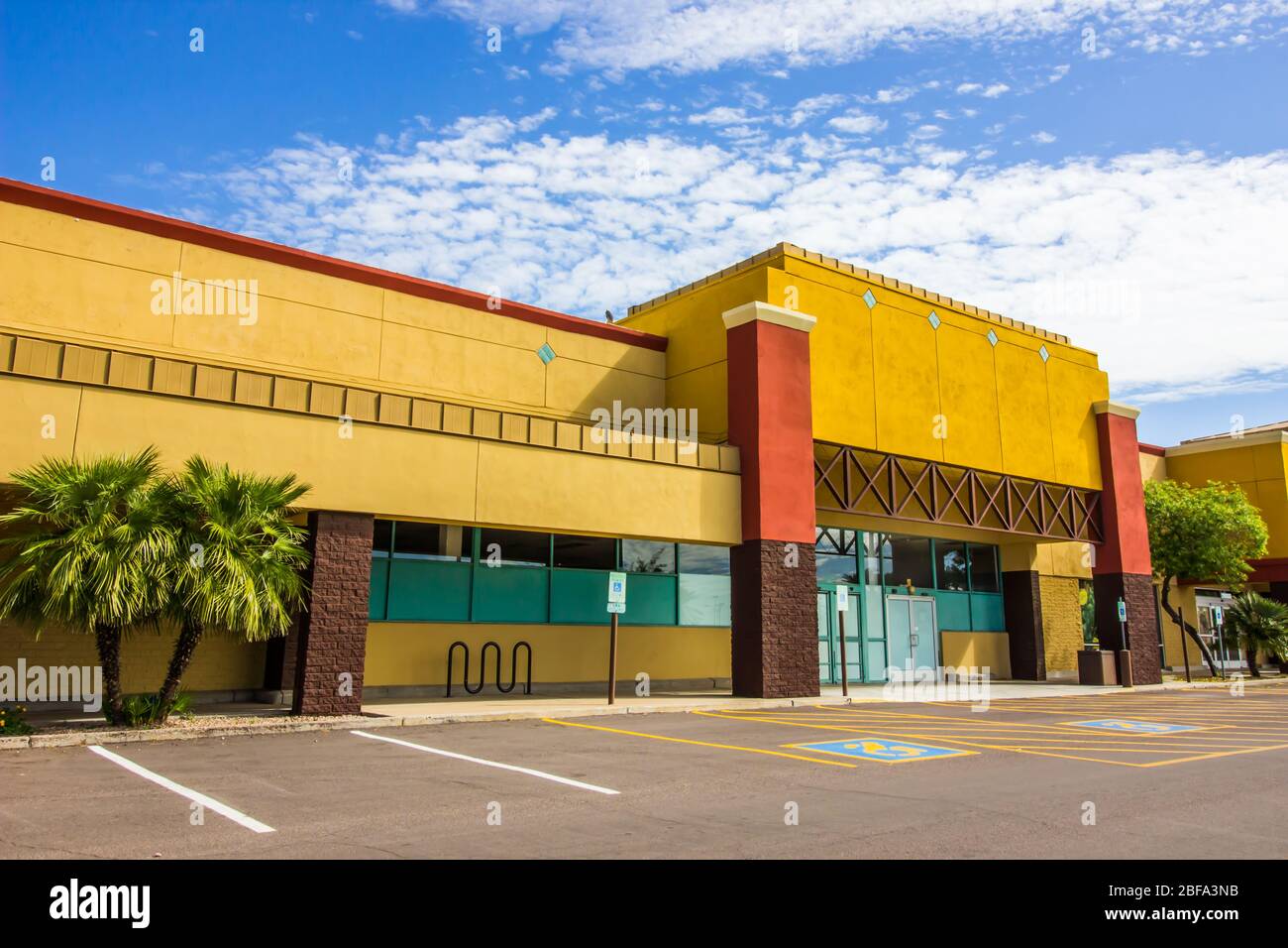 Failed Business Commercial Store Front Stock Photo - Alamy