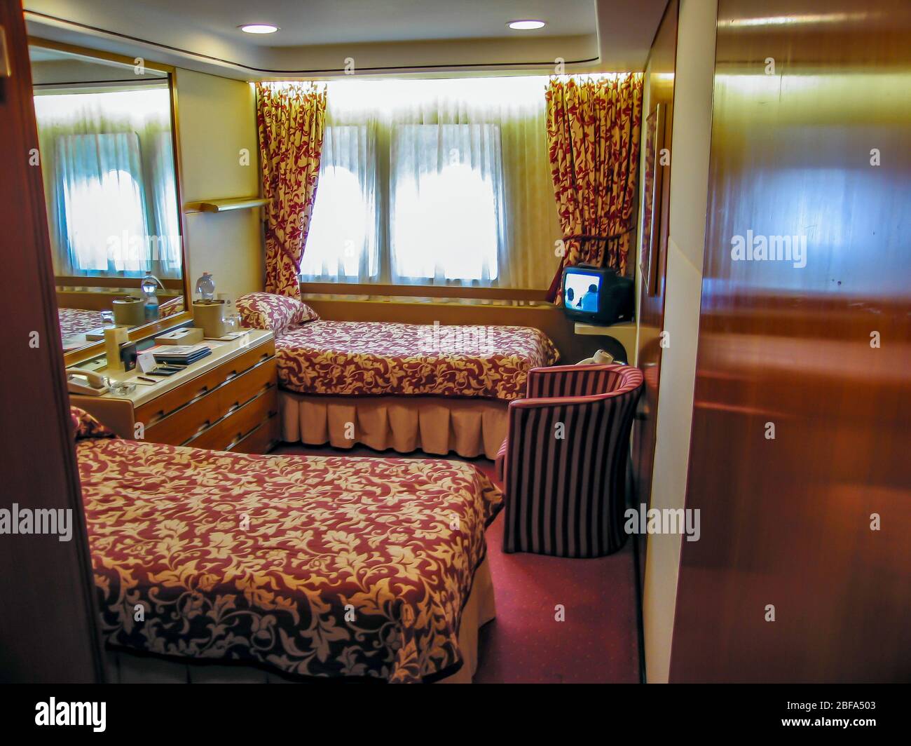 Ocean View Cabin on the QE2 Stock Photo - Alamy