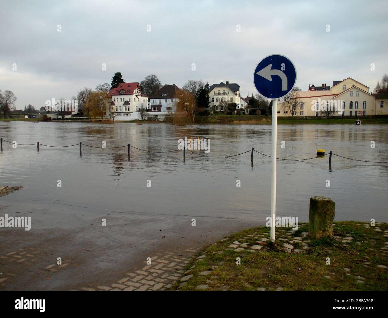 Overfrow hi-res stock photography and images - Alamy