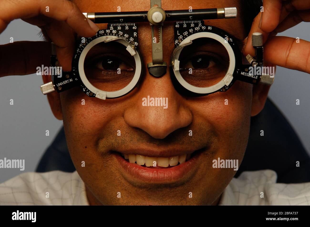 Opticians trial frame hi-res stock photography and images - Alamy