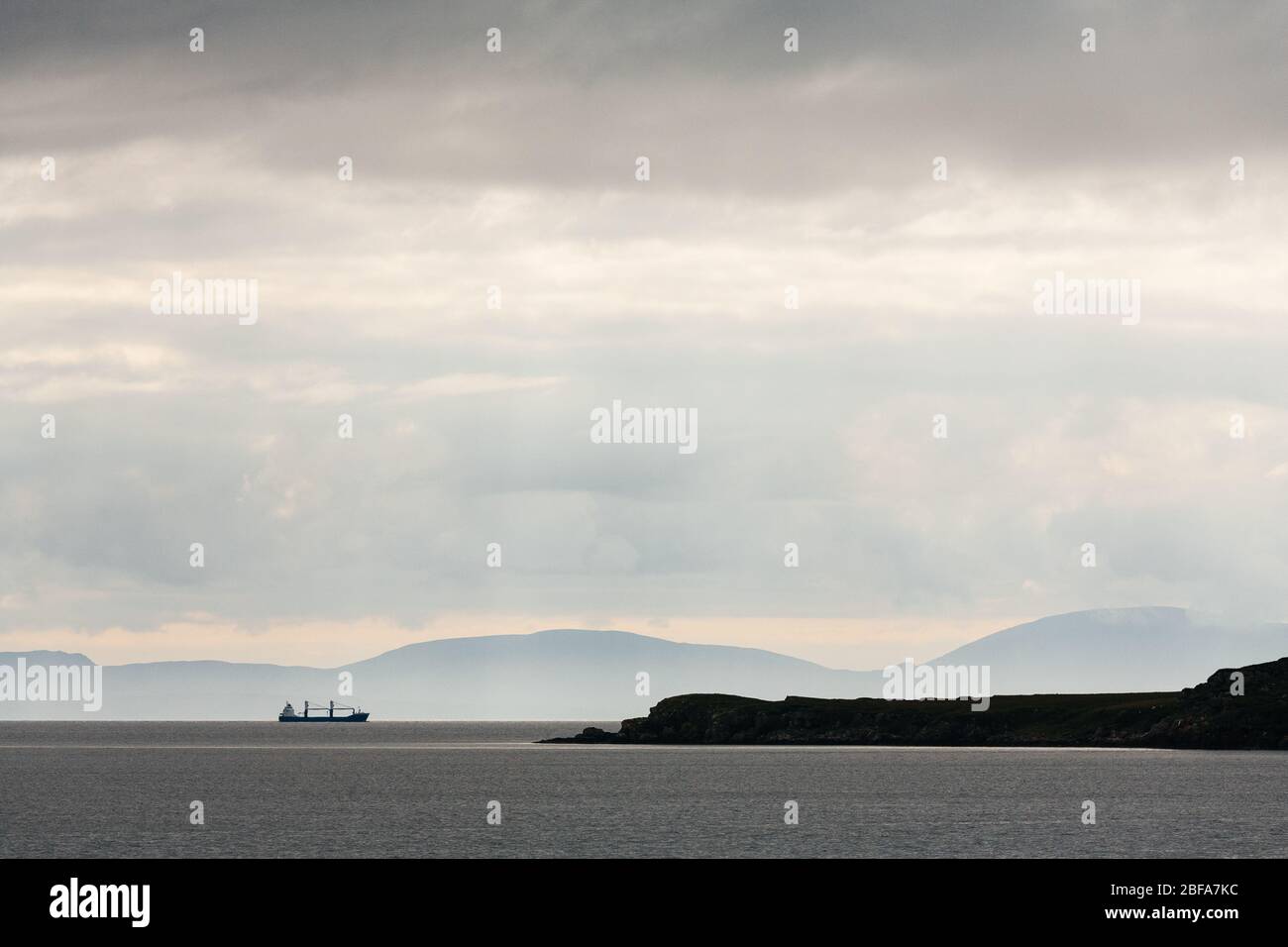 Big sand beach scotland longa island hi-res stock photography and ...
