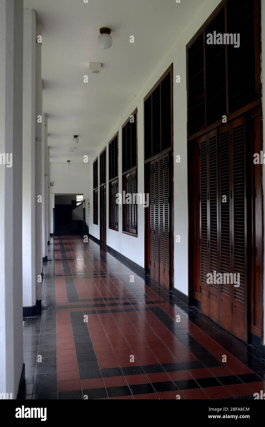 Empty hallway hi-res stock photography and images - Alamy