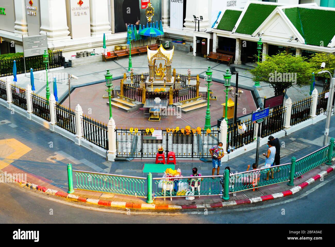 BANGKOK, THAILAND - APRIL 5, 2020: Erawan Shrine (Thao Maha Phrom ...