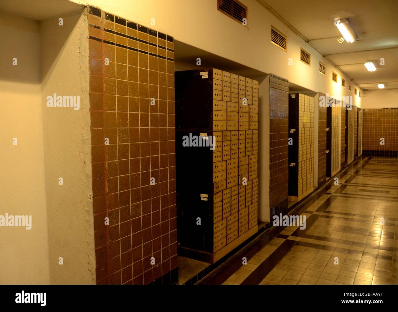 Bank office inside hi-res stock photography and images - Alamy