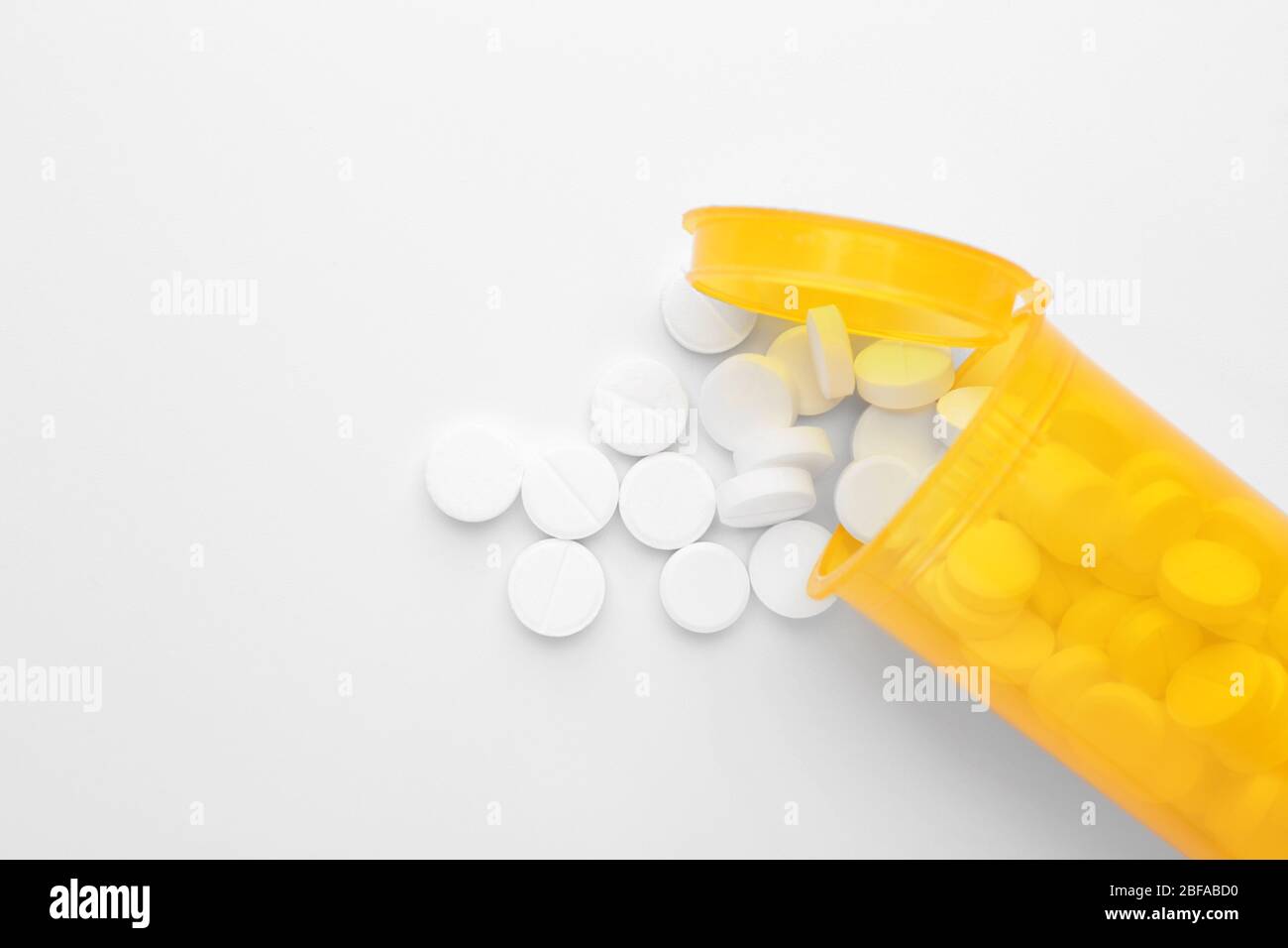 Jar with pills on white background Stock Photo - Alamy