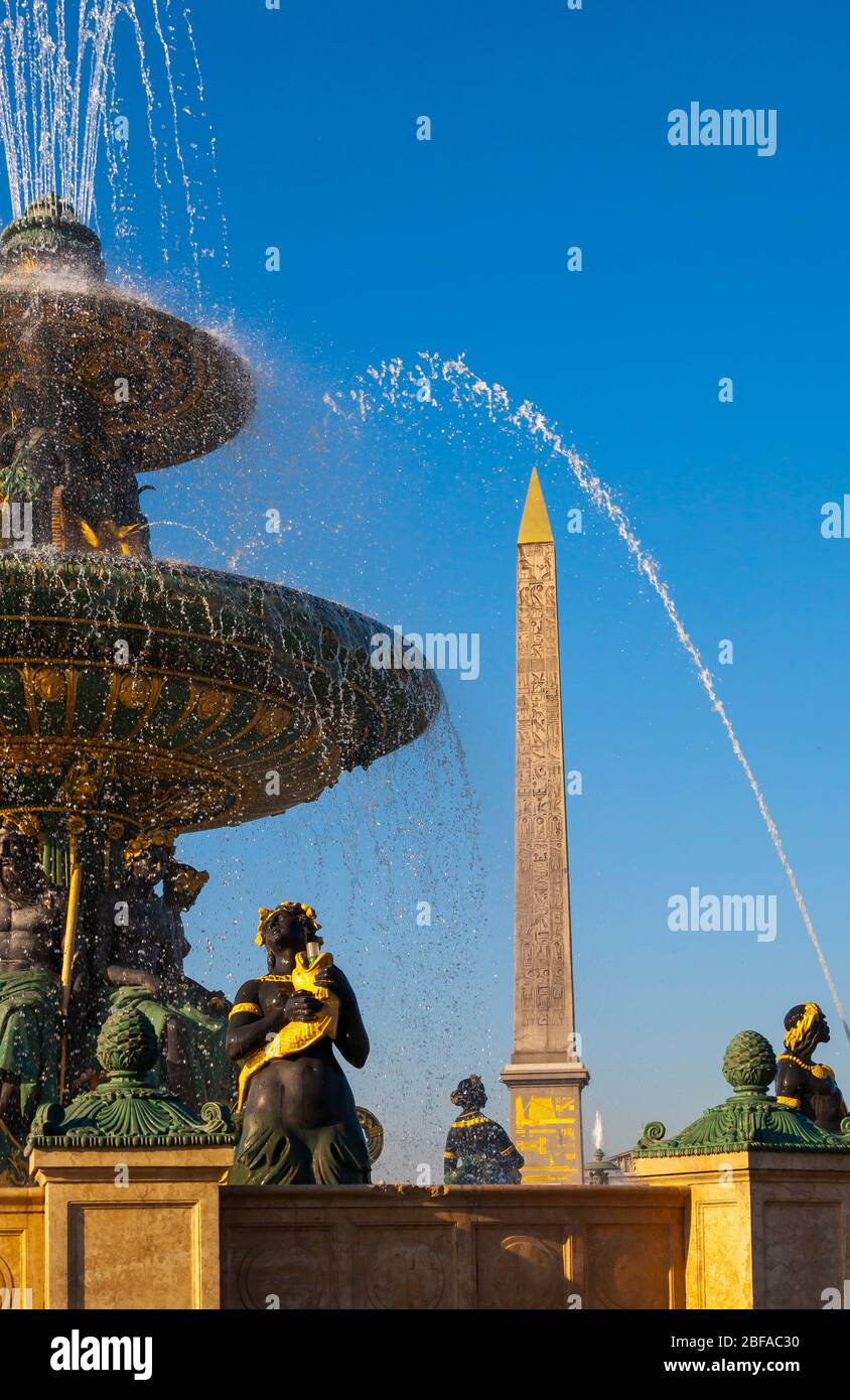 Place de la concorde with obelisk and sculptures europe hi-res stock ...