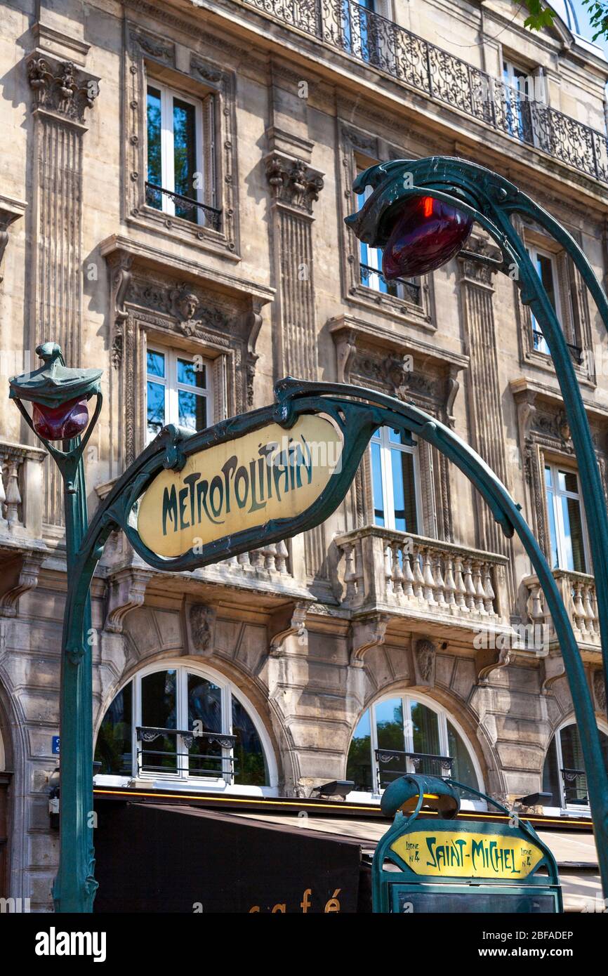 Paris Metro Sign And Street Scene, Paris, France Stock Photo - Alamy