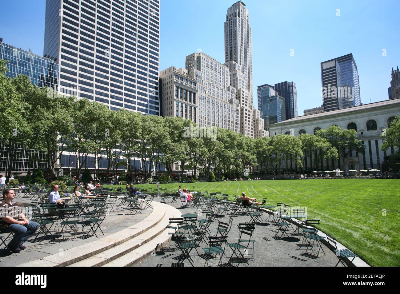 People relaxing on a beautiful spring summer day at Bryant Park, in ...