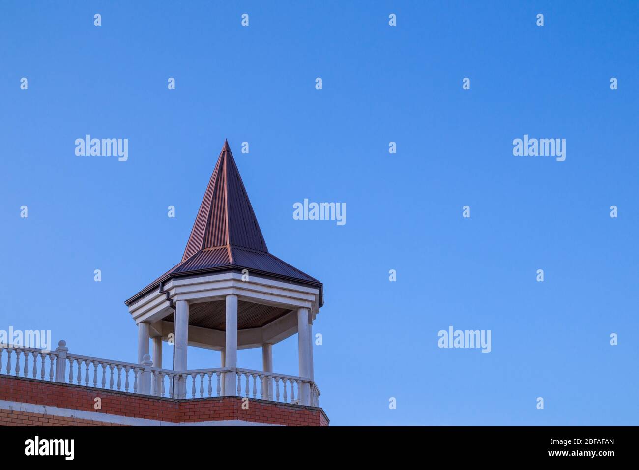 Top of a building hi-res stock photography and images - Alamy